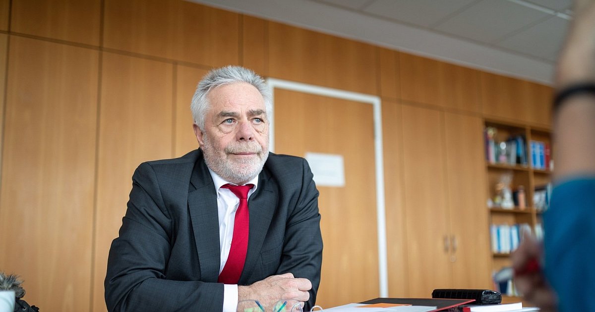 Sozialdezernent John kritisiert Hass-Mails an das Jugendamt | Lokale ...