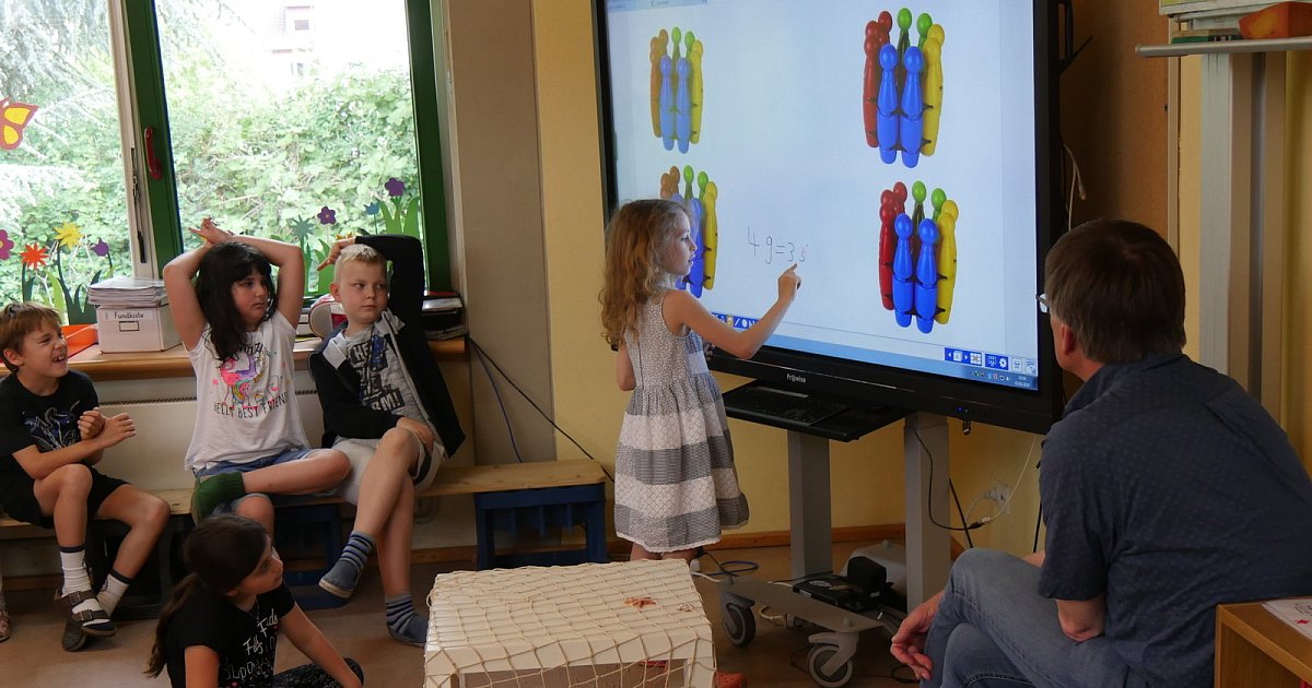 Digitale Schulen: So lernt Detmold mit Smartphone, Tablet & Co ...