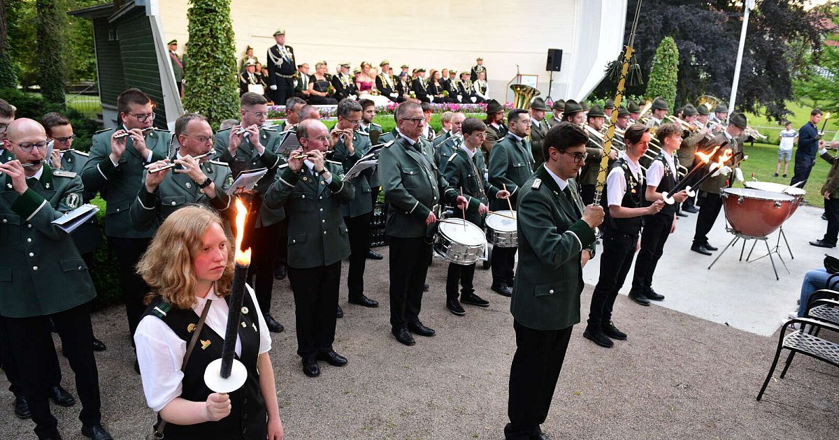 Großer Zapfenstreich der Bad Meinberger Schützen | Lokale Nachrichten aus Horn-Bad Meinberg - LZ.de