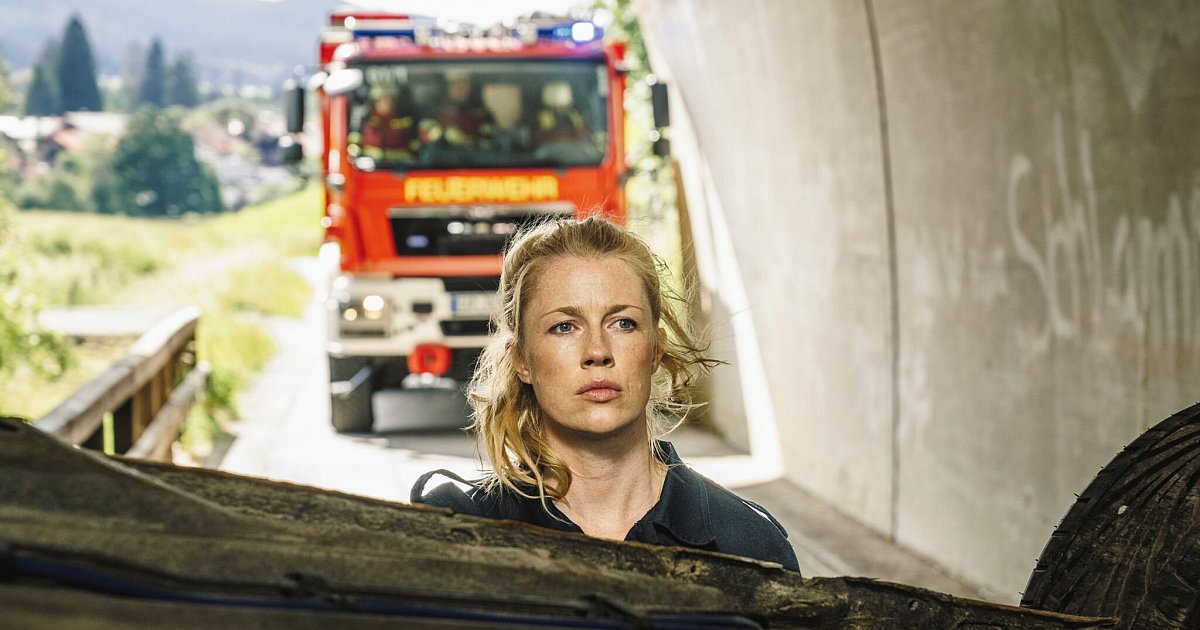 Deutschlands bekannteste Feuerwehrfrau ist wieder da | Fernsehen - LZ.de