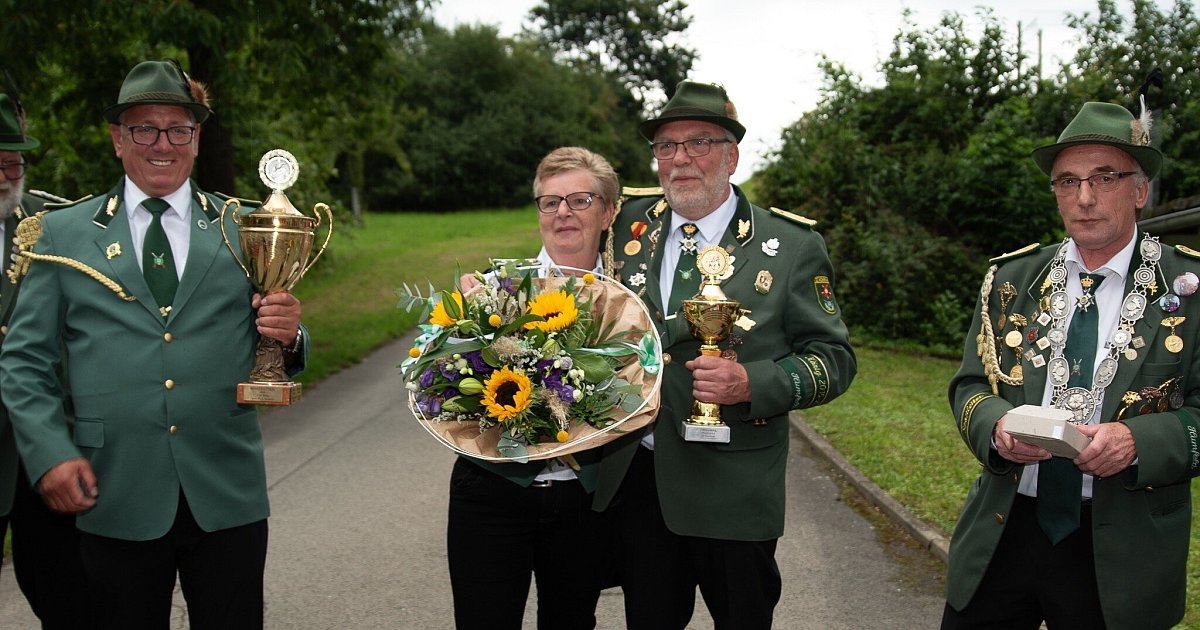 Schützen in Humfeld feiern nach vier Jahren Pause wieder | Lokale ...