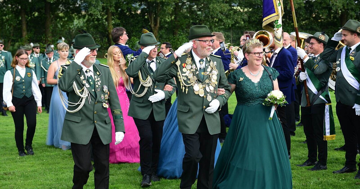 Humfeld feiert das neue Kaiserpaar der Schützen | Lokale Nachrichten ...