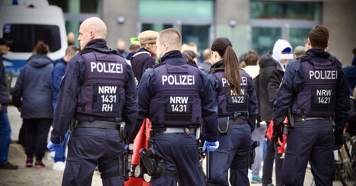 Zugriff: Große Polizei-Razzia an Bielefelder Kesselbrink und Tüte ...