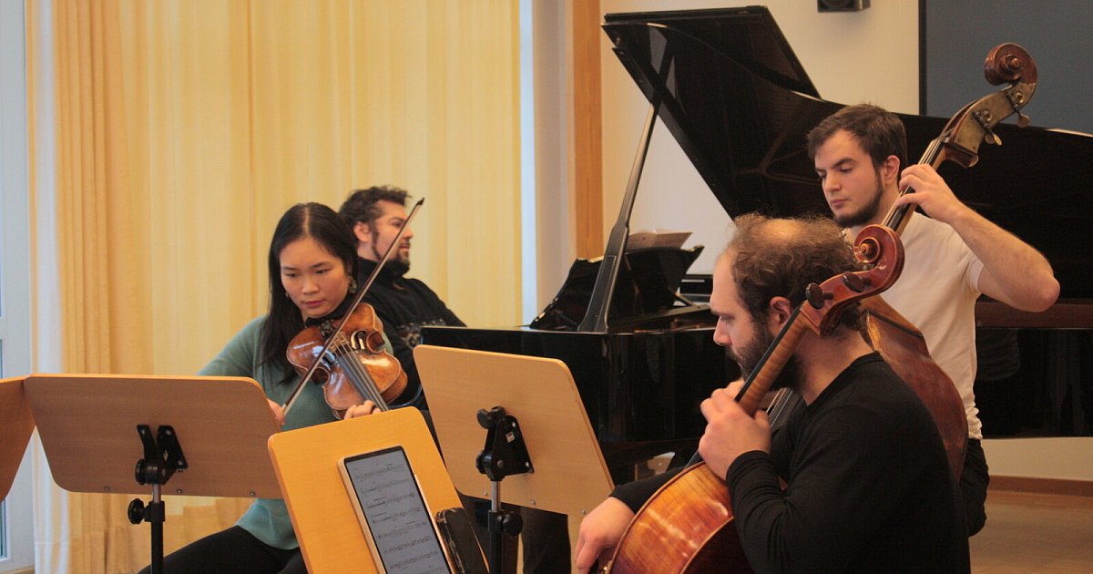 Tablet aus, Noten weg? - So wagt sich die Detmolder Musikhochschule als ...