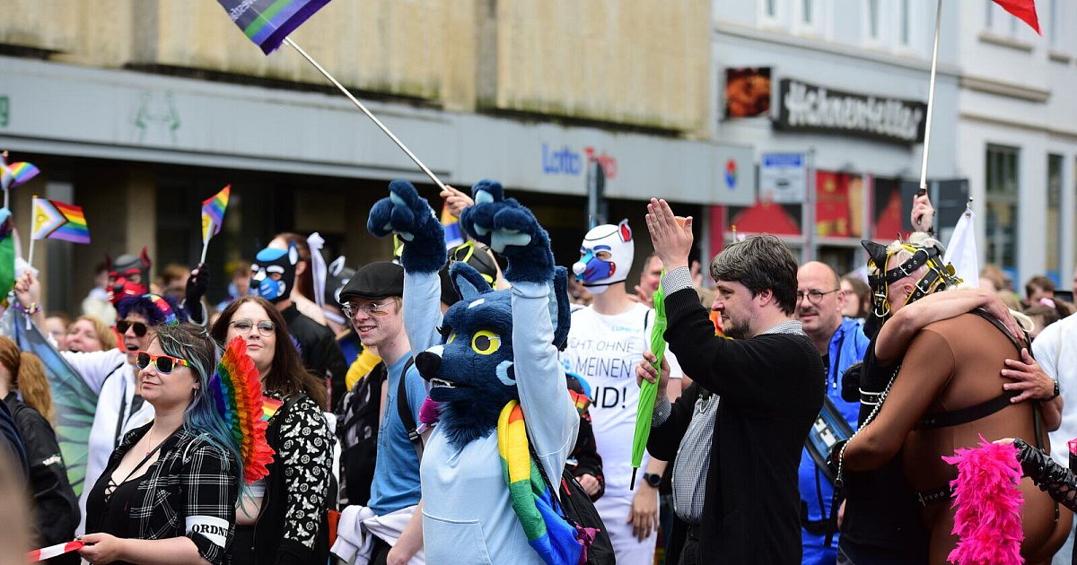 Bildergalerie zum Christopher Street Day in Detmold | Lokale ...