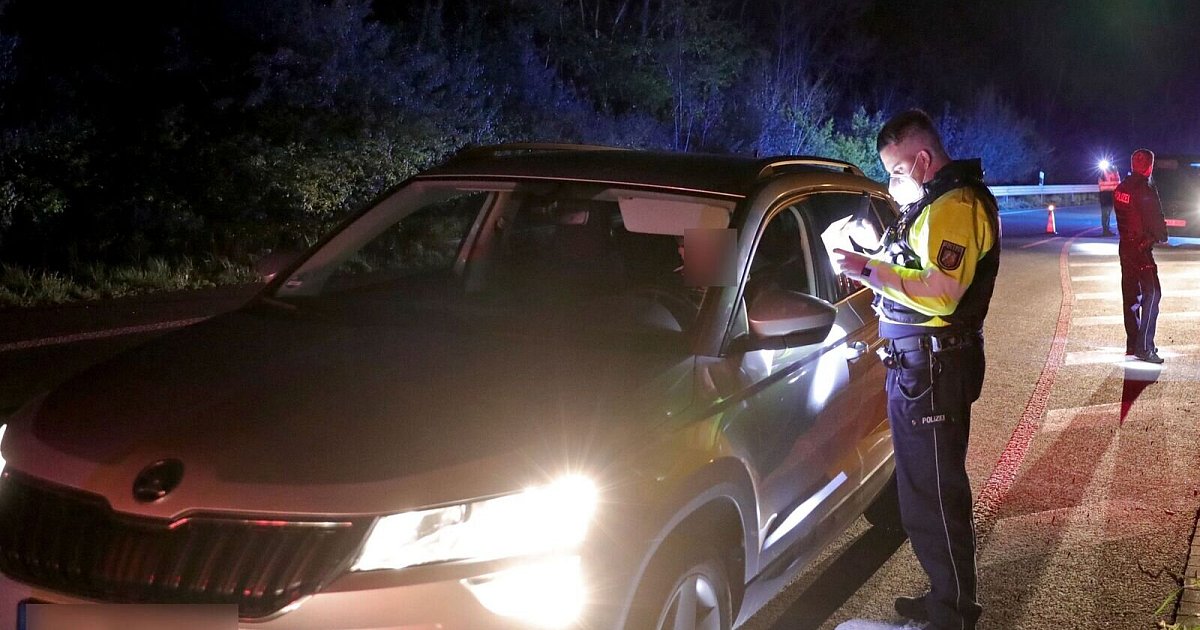 Autofahrer aus Detmold schläft nach Unfall in Bielefeld am Steuer ein | Lokale Nachrichten aus ...