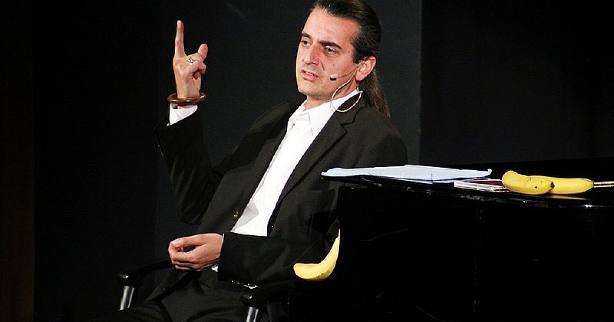 Kabarettist Hagen Rether glänzt im Kurtheater | Kultur aktuell - LZ.de