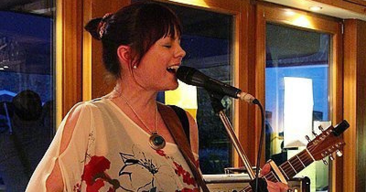 Prita Grealy überzeugt mit ihrem Auftritt im Café Walkenmühle | Lokale ...