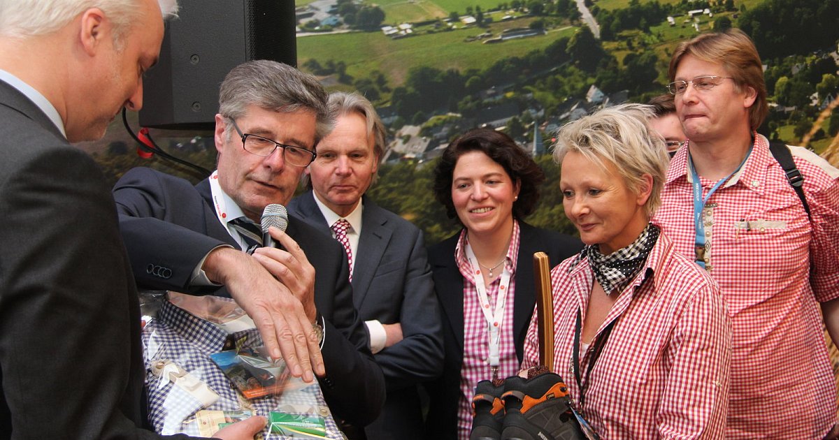 Garrelt Duin besucht den Stand des Kreises Lippe auf der Tourismusmesse in Berlin | Lokale ...