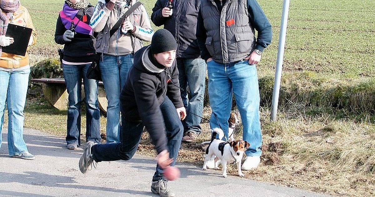 Boßel-Tour mit spannendem Finale | Lokale Nachrichten aus Kalletal - LZ.de