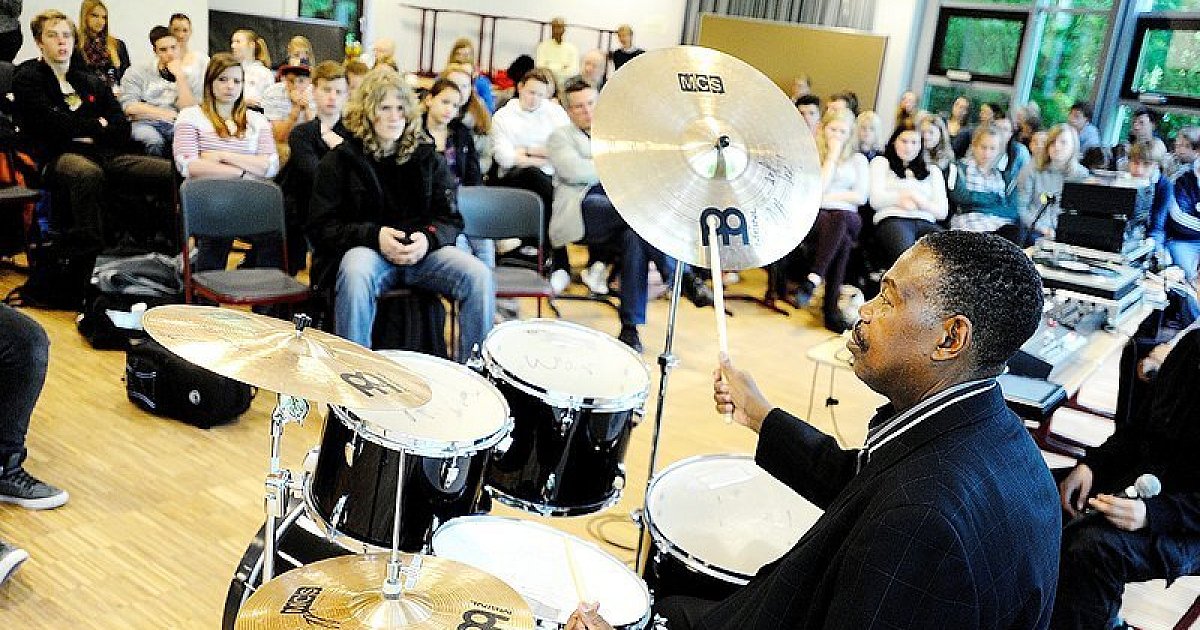 Michael-Jackson-Drummer trommelt in Blomberg | Kultur aktuell - LZ.de