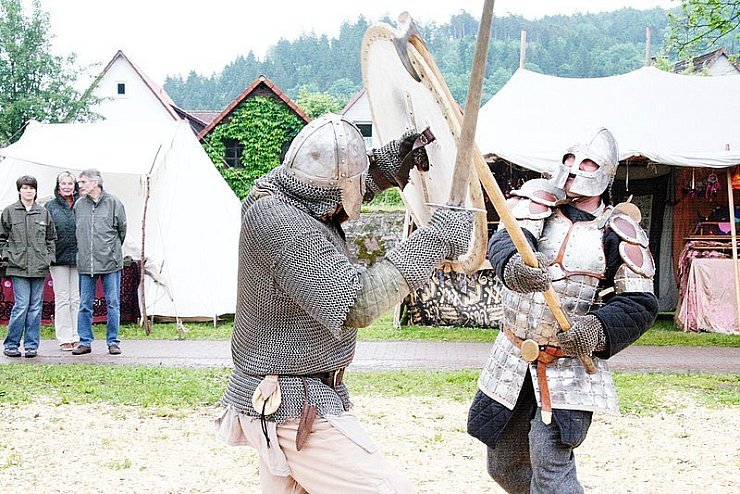 An der Emmer kämpfen die Ritter | Lokale Nachrichten aus Lügde - LZ.de