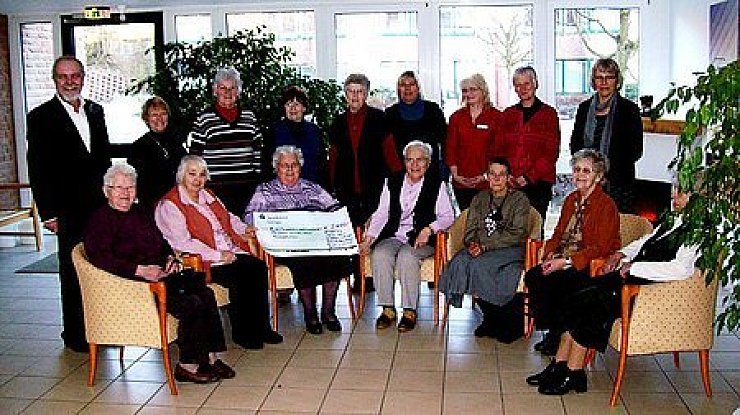 Bastelfreudige Damenriege spendet 2.400 Euro ans Friedrich-Winter-Haus ...