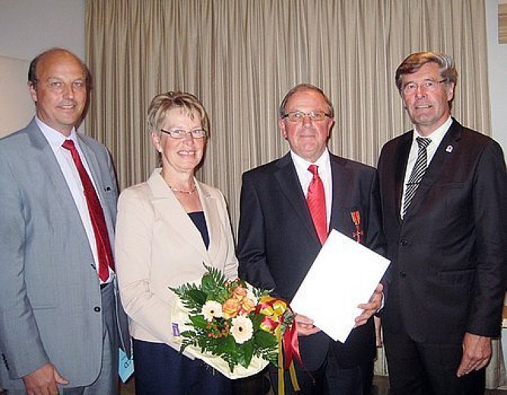 Hiddeser Rudolf Diekmann trägt jetzt das Bundesverdienstkreuz | Lokale ...