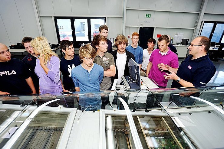 Elf Firmen in Lippe informieren beim "BINGO"-Tag über technische Berufe ...