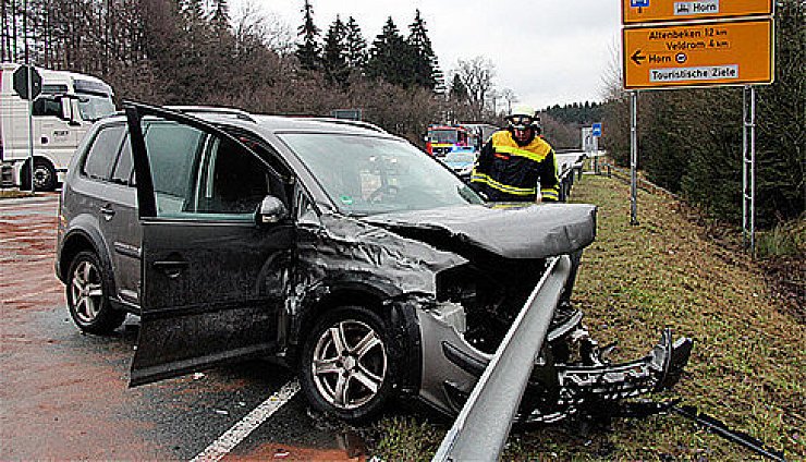 Schwerer Unfall auf der B1 am Waldschlößchen | Lokale Nachrichten aus Horn-Bad Meinberg - LZ.de