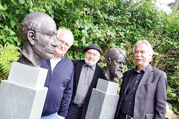 Köpfe von Max Weber und Niklas Luhmann in Bronze | Lokale Nachrichten ...