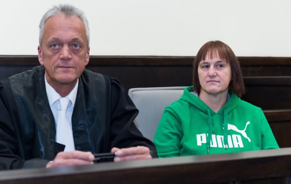 Foltermord-Prozess: Mutter von Annika W. ist erschüttert | Nachrichten ...