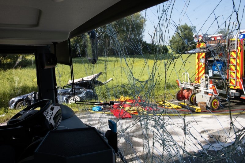 Viele Verletzte bei Reisebus-Unfall mit Schülern | Nachrichten aus aller Welt - LZ.de