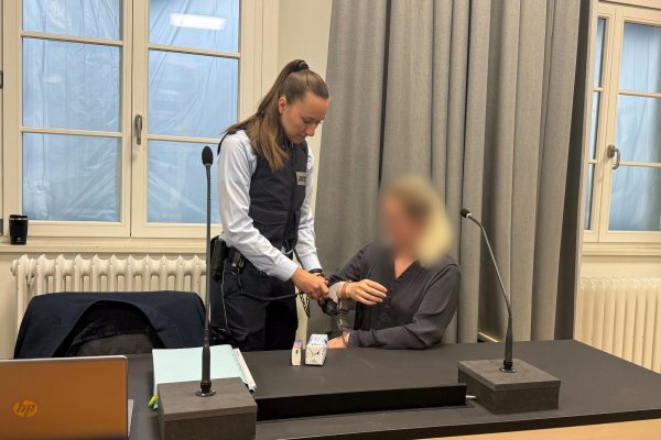 Partner aus Frust getötet? 36-Jährige schweigt vor Gericht ...
