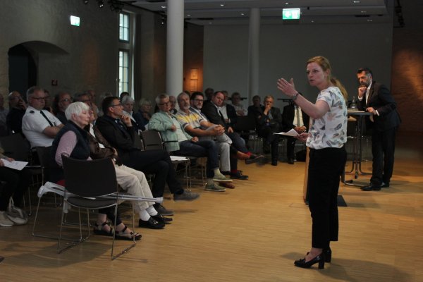Von Brake soll es bald eine bessere Anbindung zur Hochschule geben ...