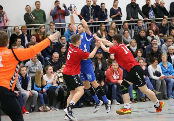 Bielefelder Student Robin Wetzel trifft auf alte Kumpel | Nachrichten ...