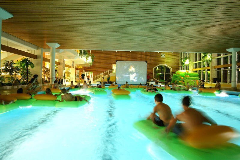 Regen dringt durchs Dach des Aqualip | Lokale Nachrichten aus Detmold ...