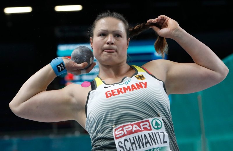 «Stolz, dankbar, glücklich»: Schwanitz holt Kugel-Bronze | Sport aus ...