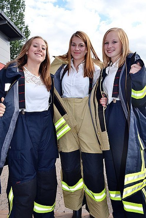 Blomberger Models zeigen "brandheiße" Outfits | Lokale Nachrichten aus ...
