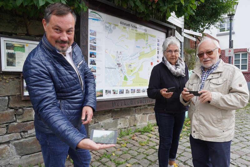 Warum auf Schwalenbergs Wanderweg das Smartphone nicht fehlen darf ...