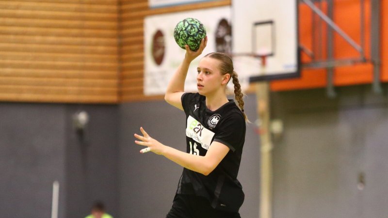 Im Einsatz bei der EM: Nationaltrainer lobt Blomberg-Duo | Handball ...