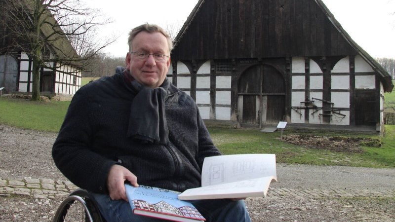 Für Dr. Heinrich Stiewe gehören historische Häuser zu Lippes Kulturerbe ...