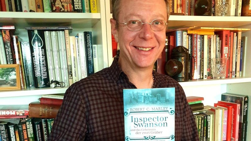 Robert C. Marley und das Geheimnis um zwei Leichen im Garten | Kultur ...