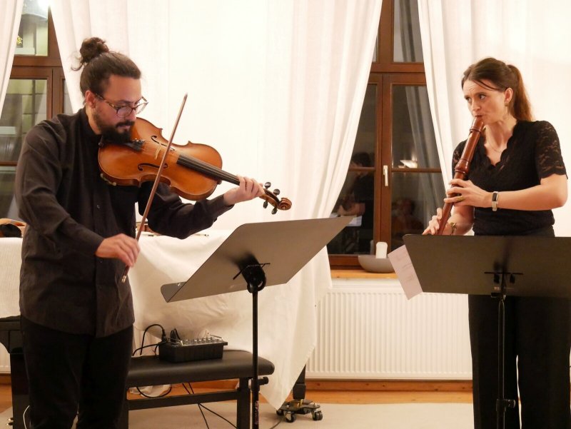 Blockflötistin und Geiger begeisterten in der Klangwerkstatt | Lokale ...