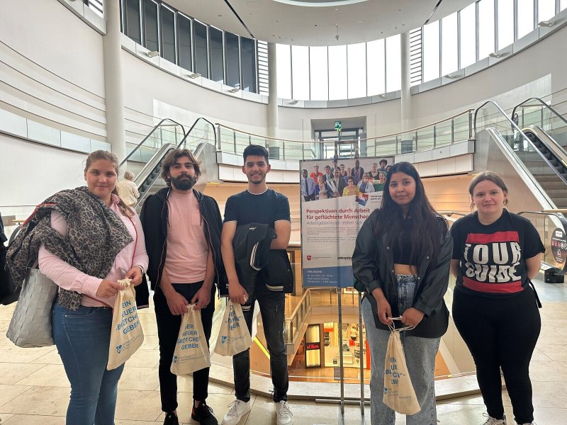 Geflüchtete vom Lehmbrink in Blomberg besuchen Integrationsmesse ...