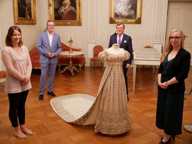 Detmolder Schloss präsentiert Original-Kleid von Fürstin Pauline ...