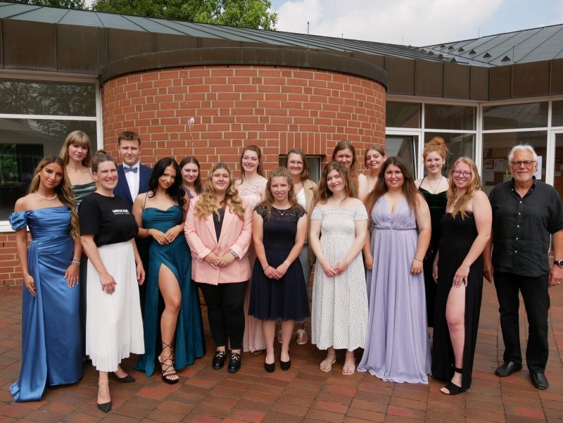 Stiftung Eben-Ezer verabschiedet 17 Absolventen des Beruflichen ...