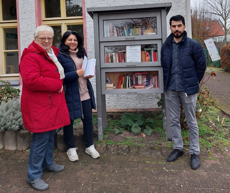 Neuer Bücherschrank wartet am AWO-Haus auf Lesefans | Lokale ...