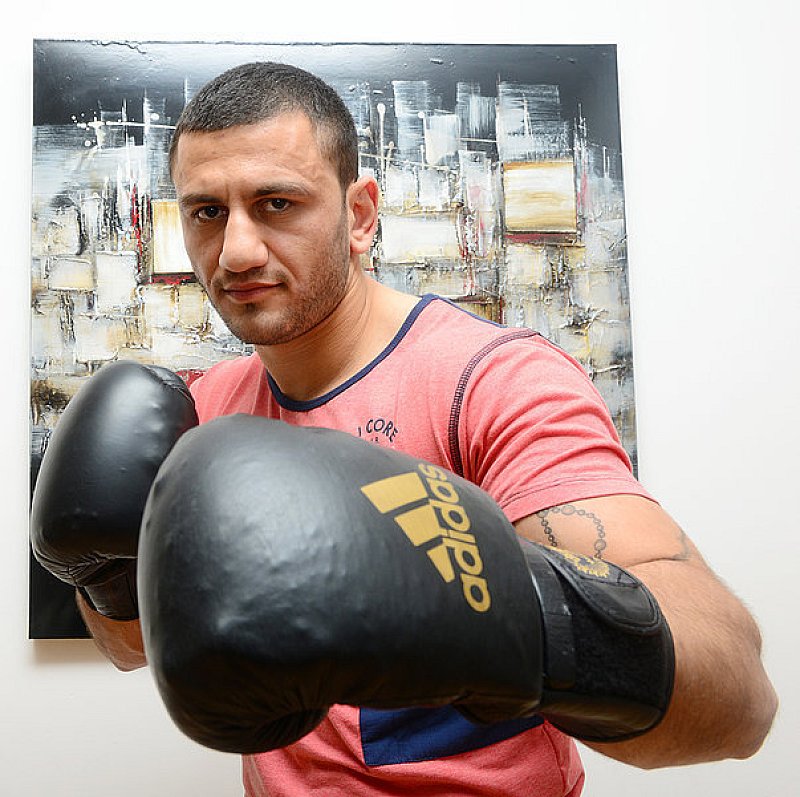 Boxer Leon Harth aus Detmold will sich nach oben durchkämpfen ...