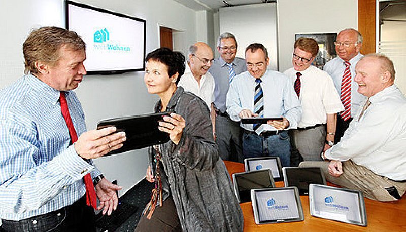 Detmolder Genossenschaft schenkt Bewohnern einen Tablet-Computer ...