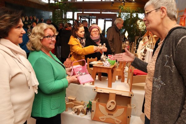 Viel Kunsthandwerk auf dem "Weihnachtsglanz" im Ziegeleimuseum | Lokale ...