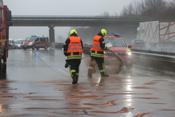 Schwerer Unfall auf der A2 zwischen Bad Oeynhausen und Vlotho | Nachrichten aus Ostwestfalen ...
