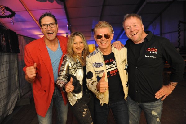 Markus und seine Fans geben Gas auf dem Regenstorplatz | Lokale ...