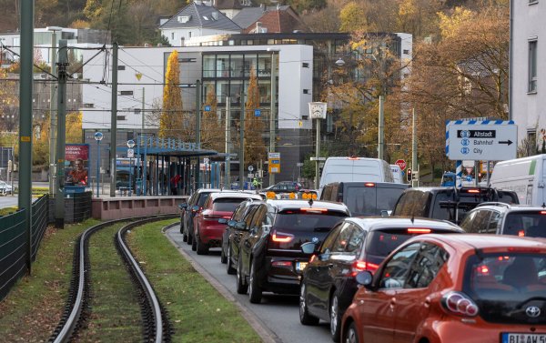 Jetzt wird es richtig eng: Adenauerplatz in Bielefeld wird voll gesperrt | Nachrichten aus ...