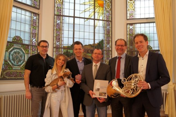 Verstorbenes Stifterehepaar unterstützt Tierheim, Hochschule & Co ...