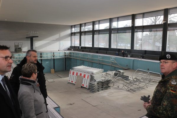 Im April können Augustdorfer wieder das Hallenbad nutzen | Lokale ...