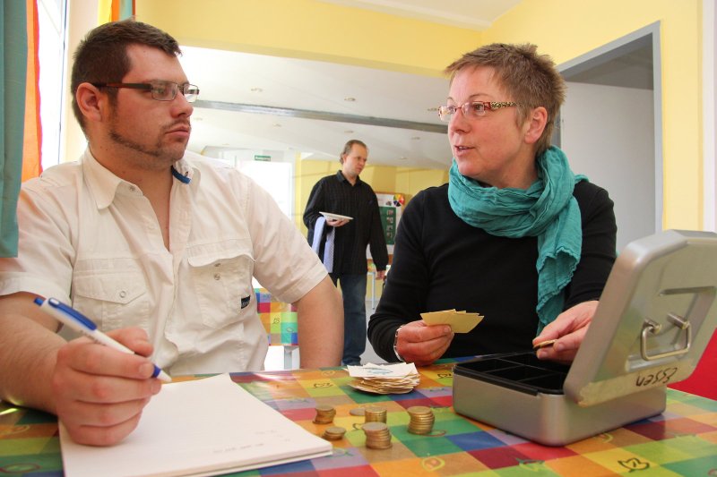 AWB stoppt zum Jahresende Ausgabe warmer Mahlzeiten für Bedürftige ...