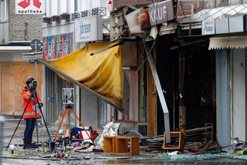 Explosion in Eschweiler: Reul dankt Einsatzkräften | Nordrhein ...