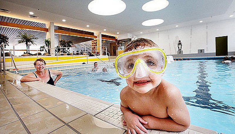 Neue Akustikdecke im Aqualip soll den Geräuschpegel senken | Lokale ...