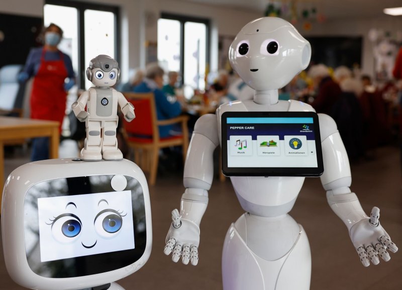 Technik in der Pflege: Morgengymnastik mit Roboter Pepper ...